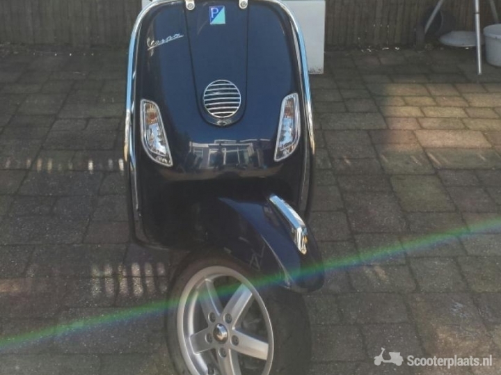 Vespa LX 50 blauw
